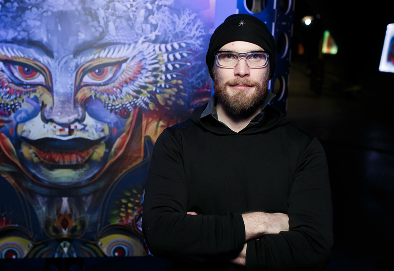 Andrew (Android) Jones (born in 1977) - Las biografías del pintor ...