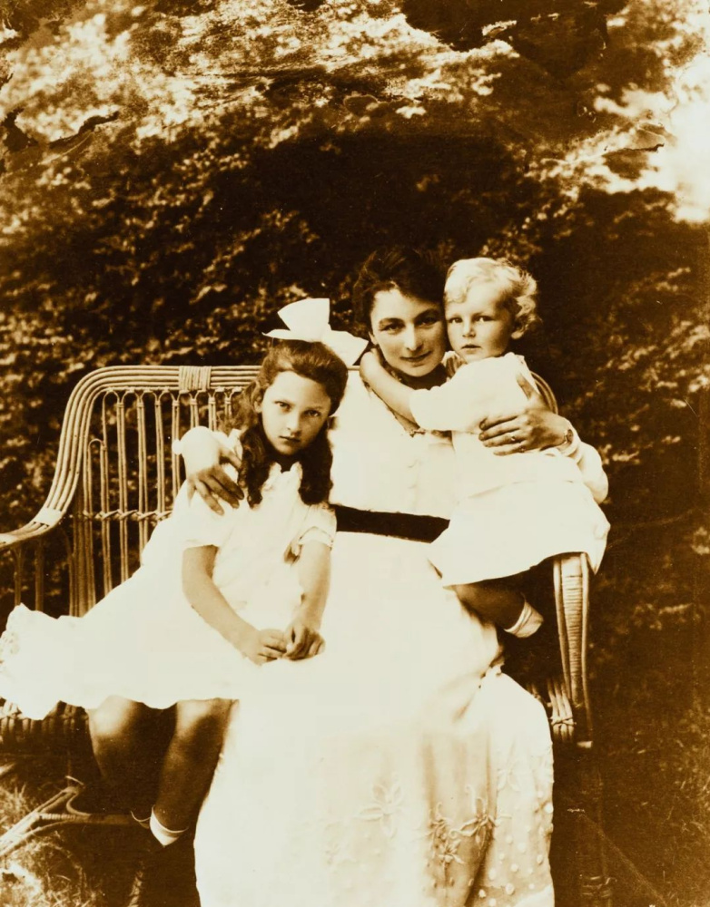 Love story in pictures: Alphonse Mucha and Marie Chytilová | Arthive